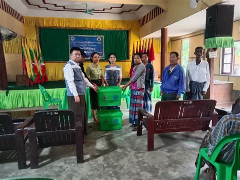 အုတ်ဖိုမြို့နယ်တွင် လေဘေးသင့်ပြည်သူများအား ထောက်ပံ့ငွေပေးအပ