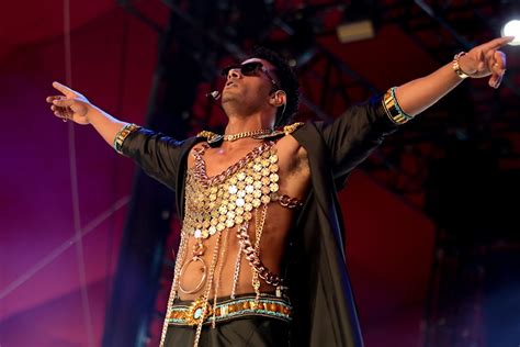 محمد رمضان يرد على انتقاد الإذاعة الإسرائيلية لملابسه في أمريكا الموجز