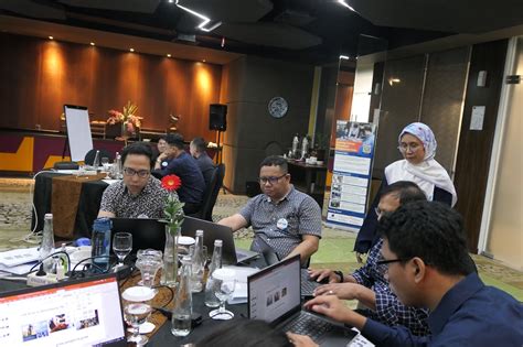 Training Smart Data Visualization For Business Presentation Batch 4 Meratus Line Presenta