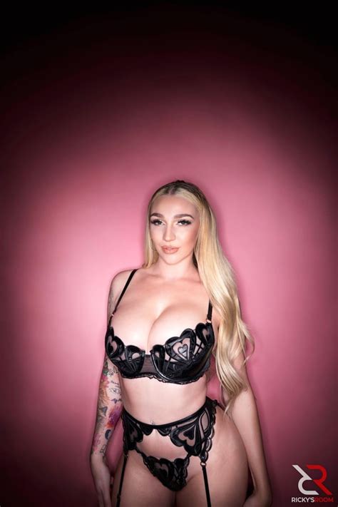 Kendra Sunderland Rkendrasunderlandworld