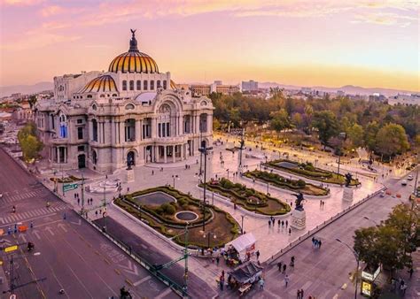 10 Famous Singers From Mexico