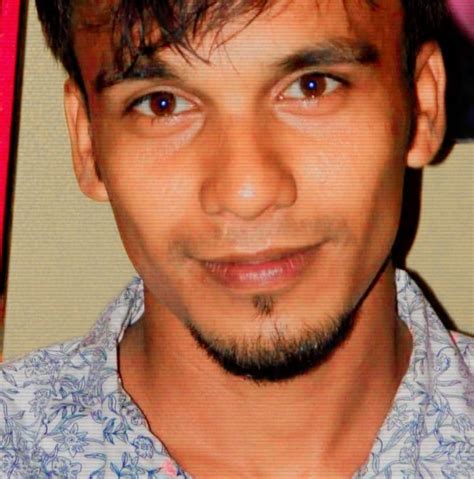 কখনো যদি মনে পড়ে মন পোড়ার গন্ধ টের পাও আমি অব্ধি তবে ফিরো। যে কোন অজুহাতে ডাক দিও। ধরো সেই