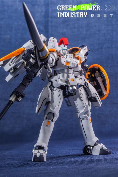 荧光橙黄色让这只rg托鲁基斯在黑暗中带上了一圈光晕 搜狐大视野 搜狐新闻