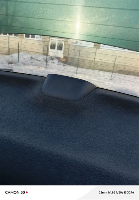 Центральный стоп сигнал в салоне — Toyota Avensis I, 2 л, 1999 года ...