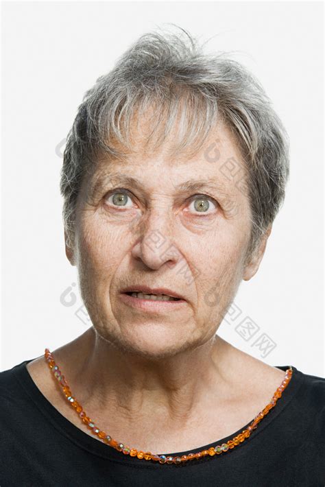 短发的老年女人摄影图图片 包图网