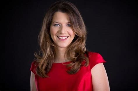 Foto De Femme De Tête Et Dopinion Critique Avisée Animatrice Allumée