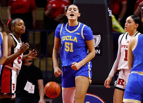 Uclas Lauren Betts Is Ap Womens Basketball Player Of The Week Yahoo