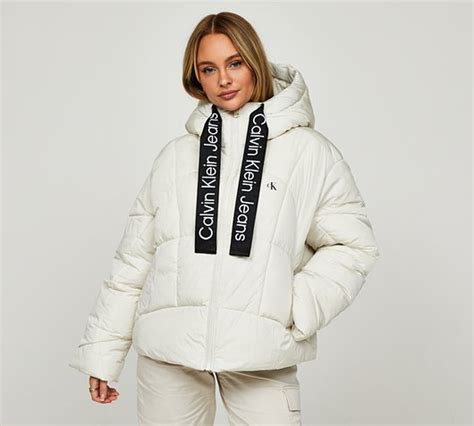 Calvin Klein Jeans Womens Logo Drawstring Short Puffer Jacket Ivory