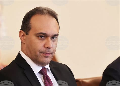 Предвижда се увеличение на заплатите на военните с между 16 и 25 обяви министър Драгомир Заков