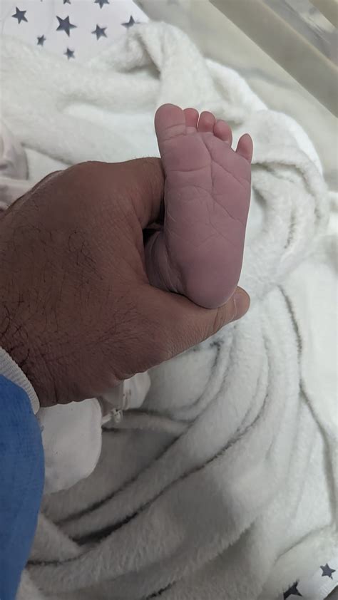 გიორგი დღეს კეკე კეკელიძე დაიბადა მე იქ ვიდექი სადაც მარიამი იწვა თვალები დახუჭული მქონდა