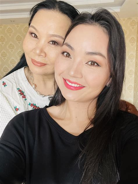 Дуучин 🥰🥰🥰Эрхэм сайхан багшдаа төрсөн өдрийн мэнд хүргэж энэ хорвоогийн эгэлгүй сайхан