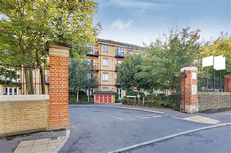 London SE20 - Spec