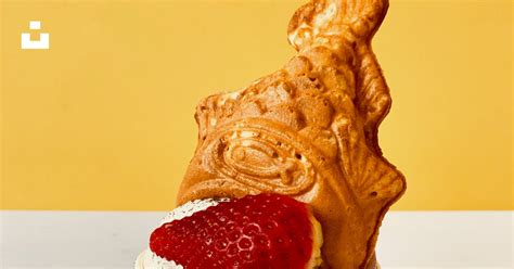 금색과 흰색 세라믹 입상 사진 Unsplash의 무료 산타모니카 이미지