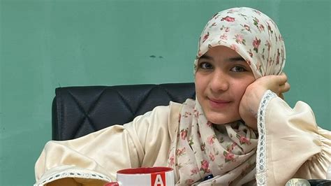 مصاحبه با گل پری جون😂 Youtube