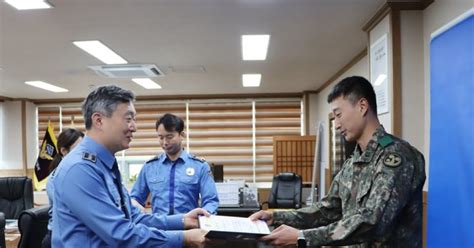 통영해경 바다에 빠진 선장 신속 신고한 육군 하사 표창