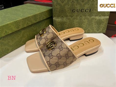 รองเท้าแฟชั่น รองเท้าผู้หญิง มี 4 สี Size 36 40eu รองเท้าสีดำ สีขาว รองเท้าแบบสวม รองเท้าลำลอง