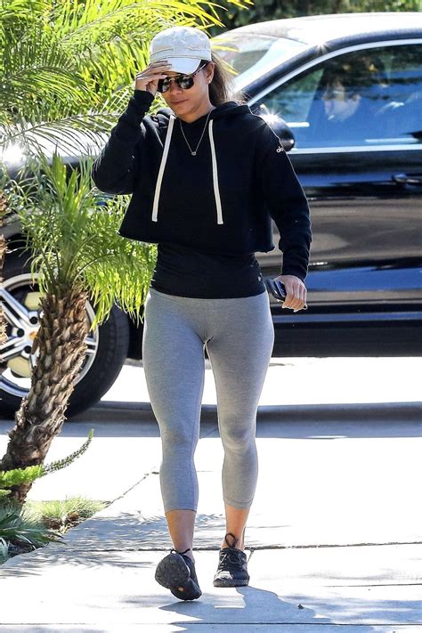 Halle Berry Scrolller
