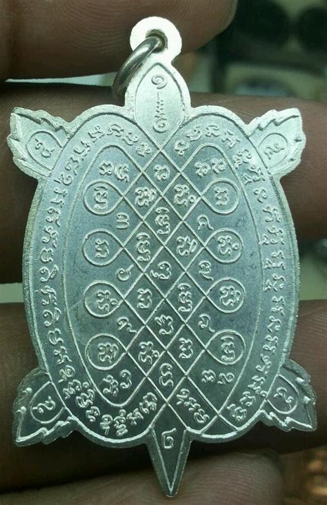 หลวงพ่อหลิว วัดไร่แตงทอง หลวงพ่อเพชร วัดไทรทองพัฒนา เต่าหลวงปู่หลิว รุ่น สุดใจ เนื้อเงิน สวย