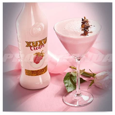 Xuxu Cream Likier śmietankowo Truskawkowy 0 7l Sklep Online