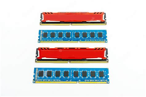 Algunos Módulos De Memoria Ram Ddr3 Y Ddr4 Foto Premium
