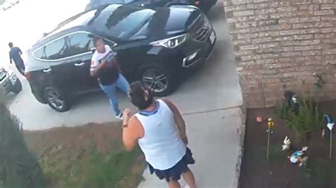 Daughter Pulls Her Moms Pants Down As A Fun Goodbye Prank Wooglobe