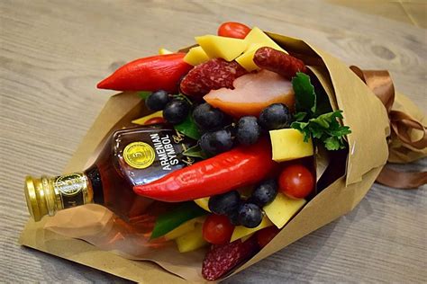 Букет для мужчины из продуктов и алкоголя