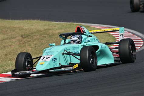 第6戦鈴鹿決勝 佐藤樹が大逆転で4連勝を飾る、indpクラスはdragonがポールtoウィン F4 Japanese