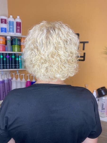 Надоело каждый день завивать кудри на бигуди или плойки ⚪ Отличным решением станет процедура