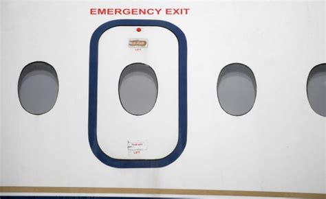 Британка се опита да отвори вратата на самолет по време на полет Информационна агенция ПИК