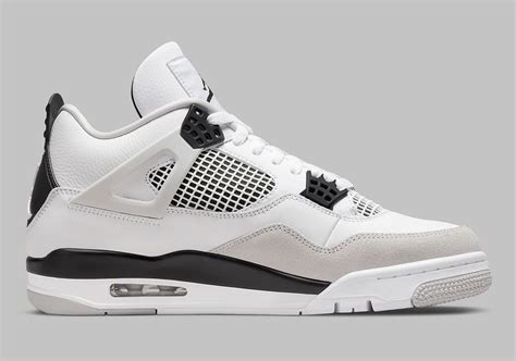 Air Jordan 4 Retro Military Black Shelflife