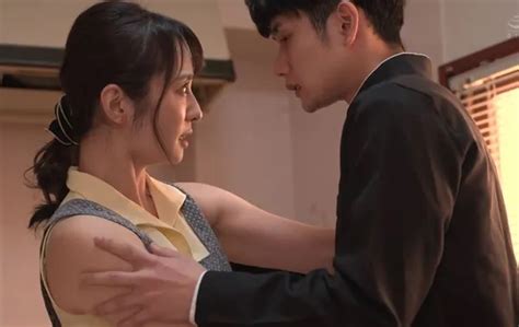 Tình yêu của cậu con trai với má khi bố luôn đi làm về lúc nữa đêm Sex Hay SexTop1 page