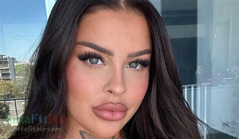 Madeline Lilly Bio Age Height Wiki Models Biography