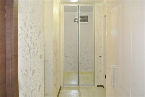 Встроенный шкаф с распашными дверями