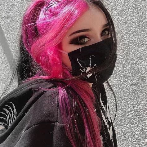 پروف دخترونه 😂بمولا بقیه پروفا دخترونه باید سانسور بشه تا عکس ویسگون