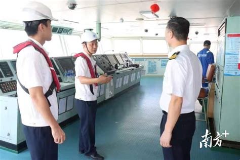 汕尾海事局持续抓好“四个确保”，助推小漠国际物流港高质量发展船舶进行滚装