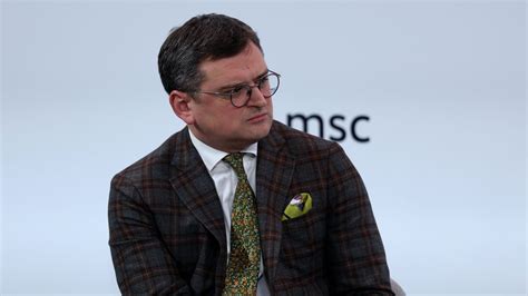 Кулеба заяви че е дошъл днес в НАТО за да обсъди присъединяването на Украйна към алианса