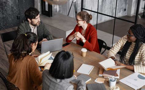 Storytelling With Data How McKinsey Creates Clear And Insightful Charts Analyst Academy