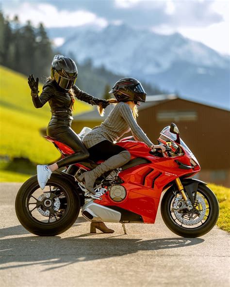 Pin By Ezequiel Leonardo On Motos Motorcycle Girl Motorcycle Babes Motorbike Girl