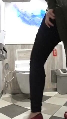 商场双机位TP高颜值美眉嘘嘘 热騒视频