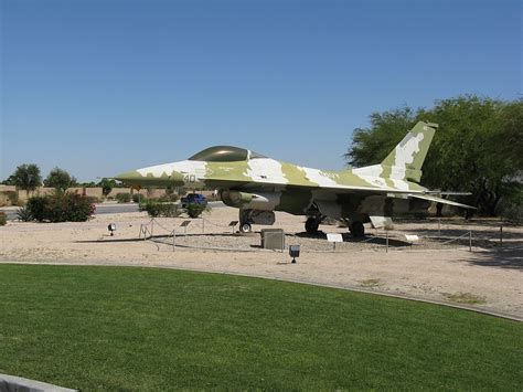 F 16n Fighting Falcon Палм Спрингс