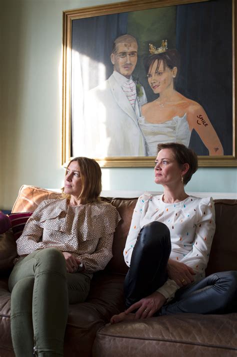 Sisters Female Siblings Unbreakable Bond Photographed Beautifully In Intimate Portrait Series