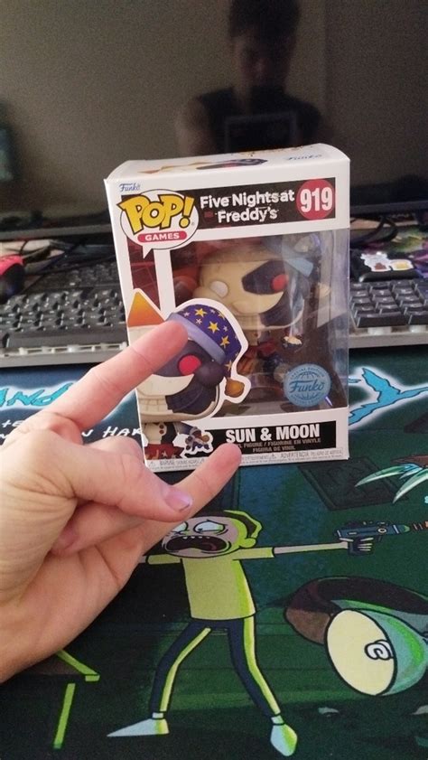 Коллекционная фигурка аниматроник Moon фнаф из серии Five Nights At Freddys купить с