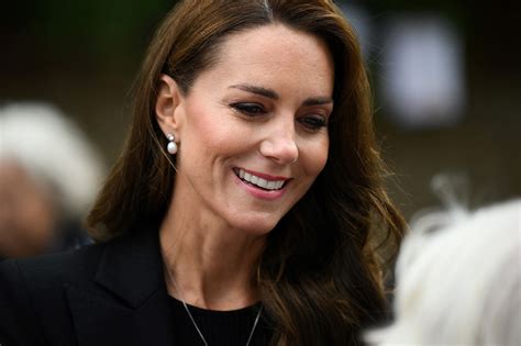 Kate Middleton Wears Queen Elizabeths Earrings To Sandringham