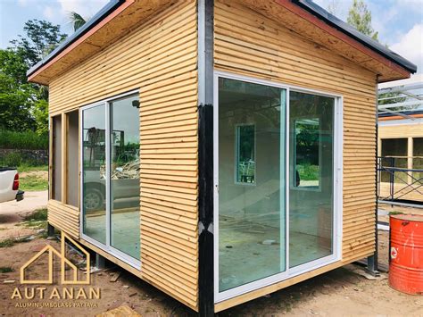 ติดตั้งประตูบานเลื่อนและบานติดตาย รับออกแบบและติดตั้งกระจกอลูมิเนียมทั้งในและนอกสถานที่ หาก