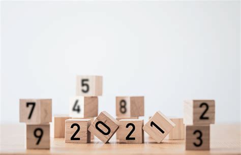 2021 년 나무 큐브 블록의 뒤집기 메리 크리스마스와 행복한 새해 개념 0명에 대한 스톡 사진 및 기타 이미지 0명 12월 1월 Istock