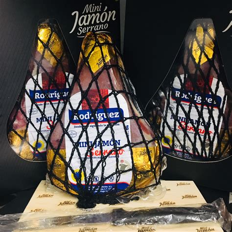 Rodriguez Mini Serrano Ham Carving Set Lunya