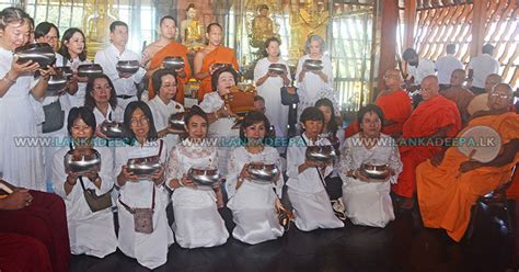 ඉන්දියා ආරාමයකින් ගංගාරාමයට සිවුරු සහ පාත්‍ර Lankadeepa Online