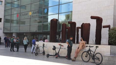 Exhibicionismo Juzgados Valencia Alejandro Colomar Desnudo En Cuerpo