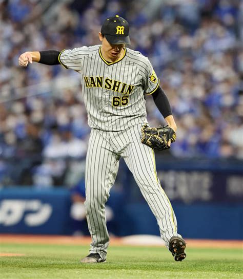 【阪神】cs仕様の“必勝継投”！8回に岩崎優起用、ピンチ招くも湯浅京己が窮地救う プロ野球 日刊スポーツ