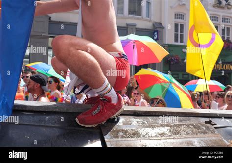 Junge Schwule Gays Fotos Und Bildmaterial In Hoher Auflösung Alamy